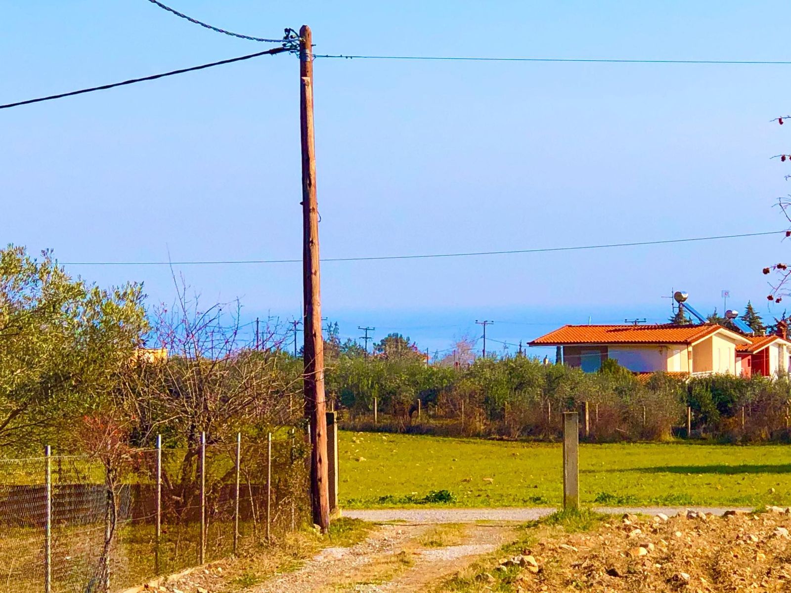 ΜΟΝΟΚΑΤΟΙΚΙΑ ΗΜΙΤΕΛΗΣ ΜΕ 3.200ΤΜ ΟΙΚΟΠΕΔΟ