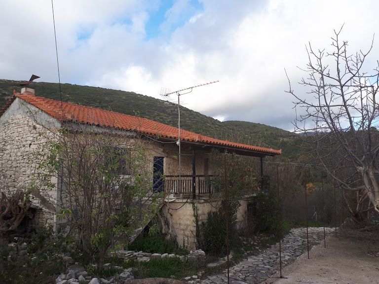 Πετρινη οικια