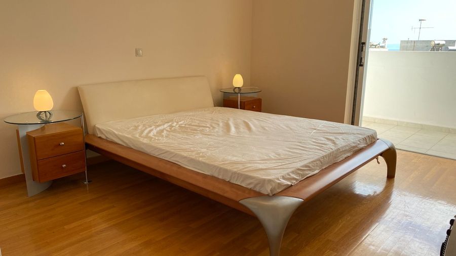 ΟΡΟΦΟΔΙΑΜΕΡΙΣΜΑ ΣΤΗΝ ΑΝΩ ΓΛΥΦΑΔΑ ΜΕ ΑΠΟΚΛΕΙΣΤΙΚΗ ΧΡΗΣΗ ΤΑΡΑΤΣΑΣ