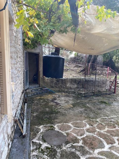 πετρινο σπιτι στον καλαμο