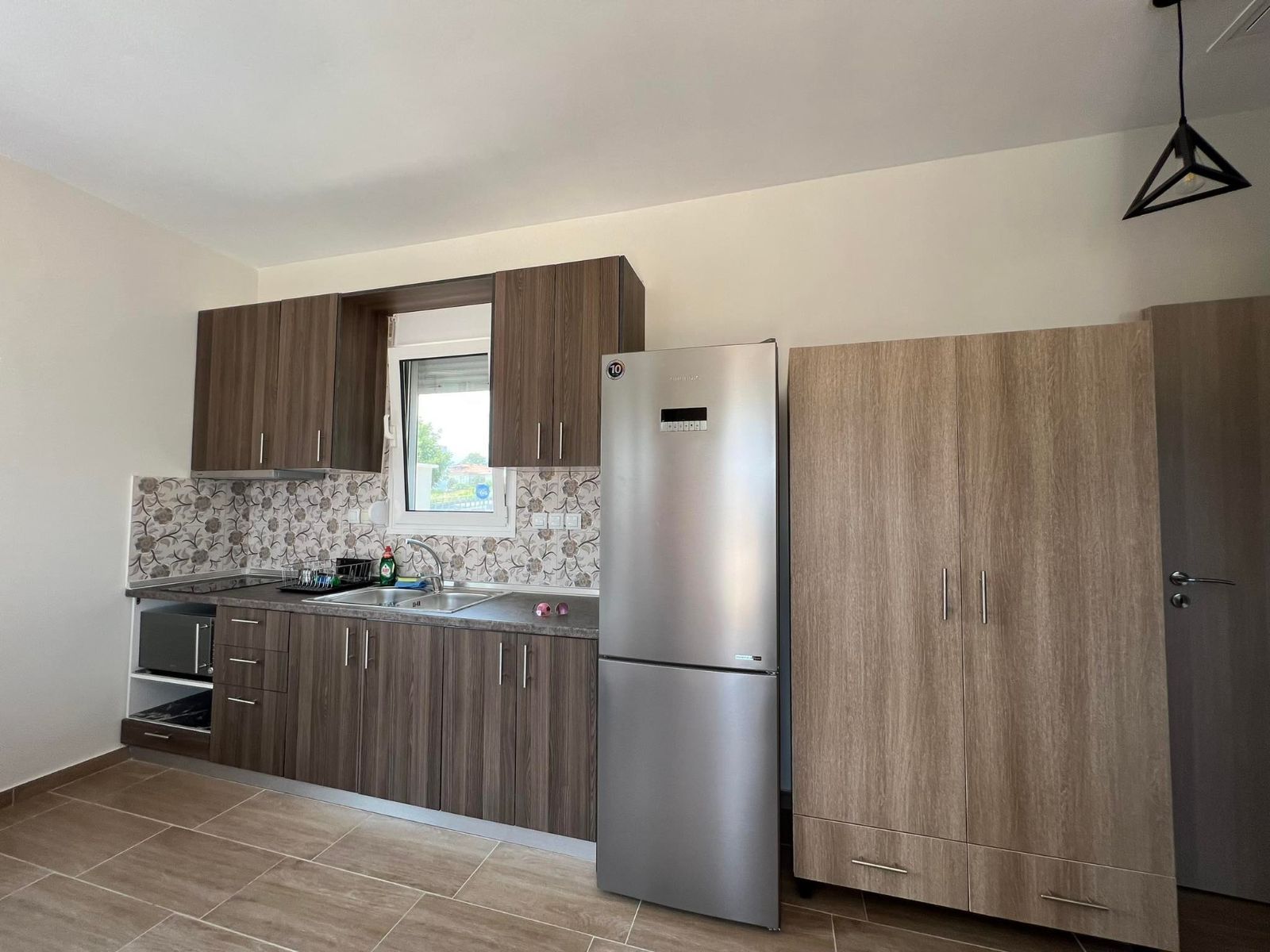 Μονοκατοικια προς πωληση στην παραλια της Λεπτοκαρυας