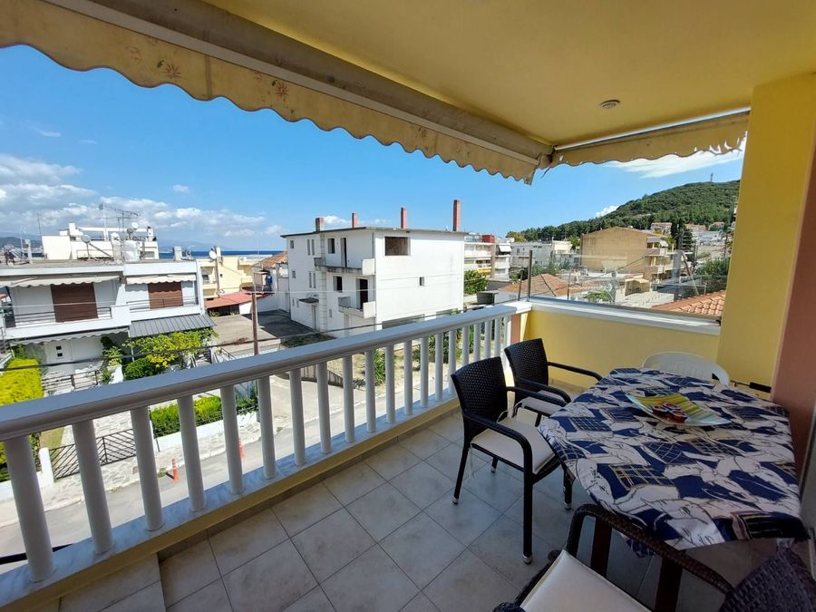 με υπέροχη θέα στην θάλασσα και δίπλα στην θάλασσα