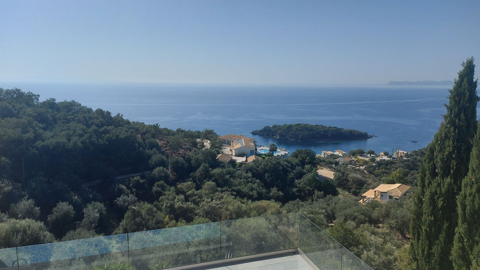 ΠΟΛΥΤΕΛΗΣ ΒΙΛΑ 130 ΤΜ ΣΥΒΟΤΑ