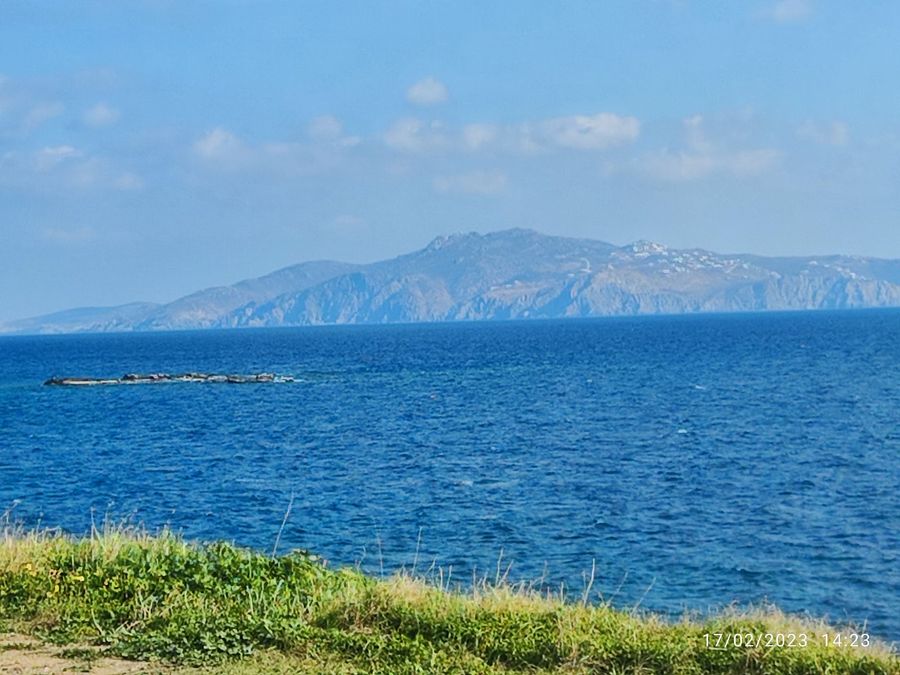 Τήνος, Ημιτελής Μεζονέτα Πάνω στο Κύμα