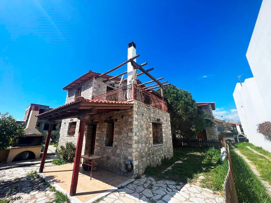 MAISON DE 3 CHAMBRES À 60 MÈTRES DE LA PLAGE DE TEMENI, AIGIO