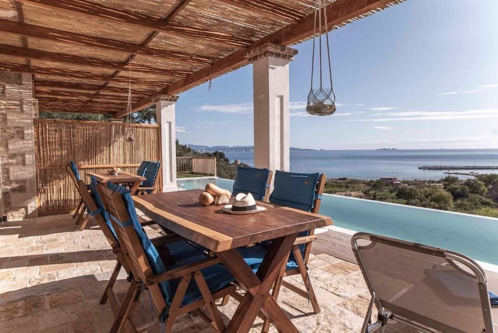 ΠΟΛΥΤΕΛΗΣ ΝΕΟΔΜΗΤΗ ΒΙΛΑ 200 Τ.Μ.-ΕΡΕΙΚΟΥΣΣΑ