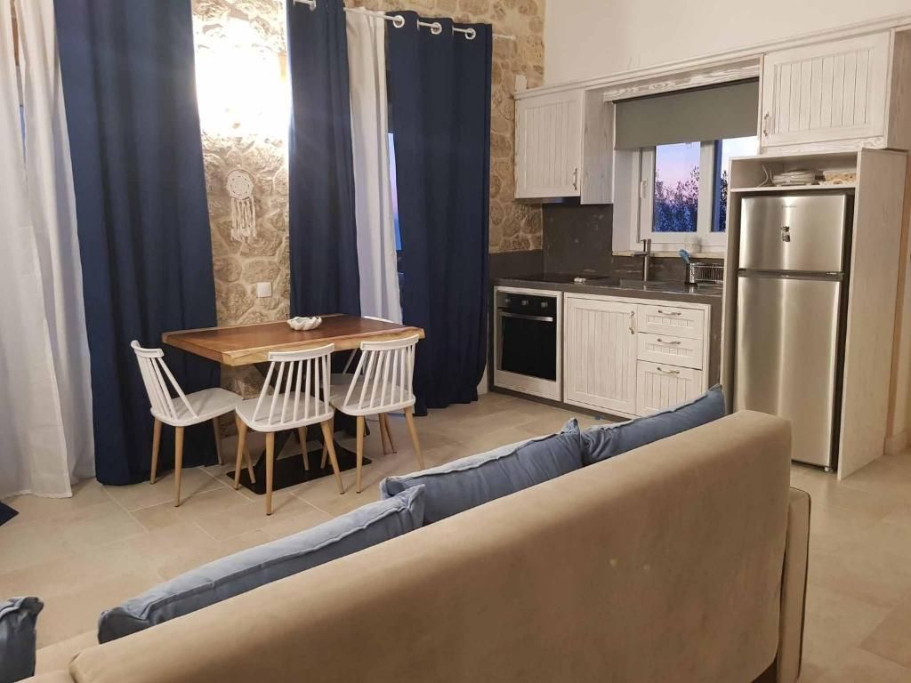 ΠΟΛΥΤΕΛΗΣ ΝΕΟΔΜΗΤΗ ΒΙΛΑ 200 Τ.Μ.-ΕΡΕΙΚΟΥΣΣΑ