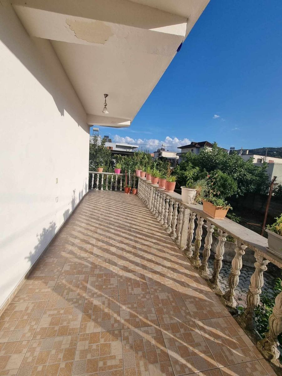 Vilë në shitje Berat - qyteti - SHITET VILA PRANE STADIUMIT TE RI ...