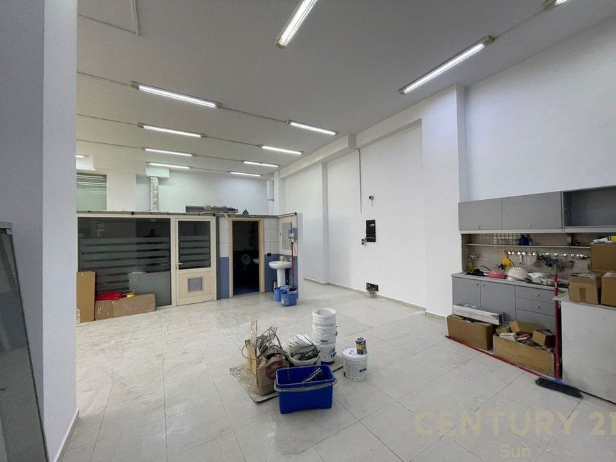 Dyqan në shitje, 189m², 750.000€ - Rr. e Kavajës | Indomio.al