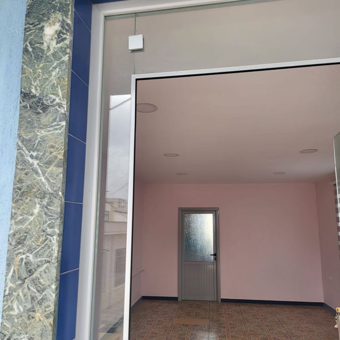 Dyqan me qëra, 40m², 418€ - Lagja 30 Vjetori | Indomio.al